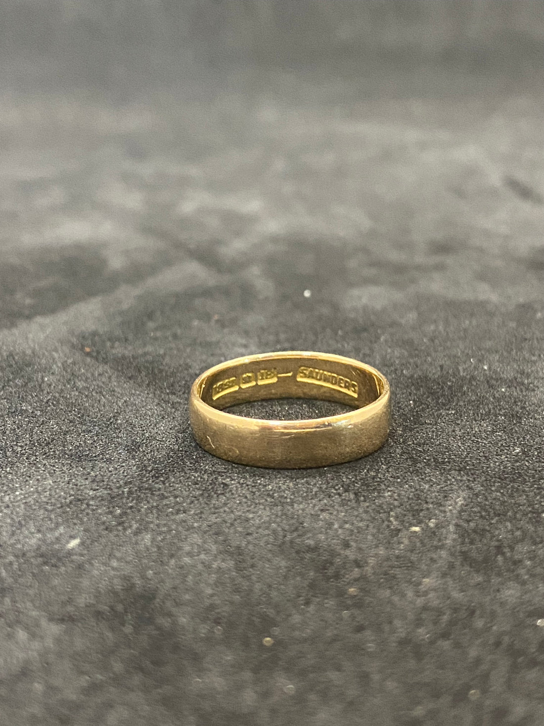Vintage 18ct Gold Ring, Australian and Hallmarks for Saunders | Cache ...