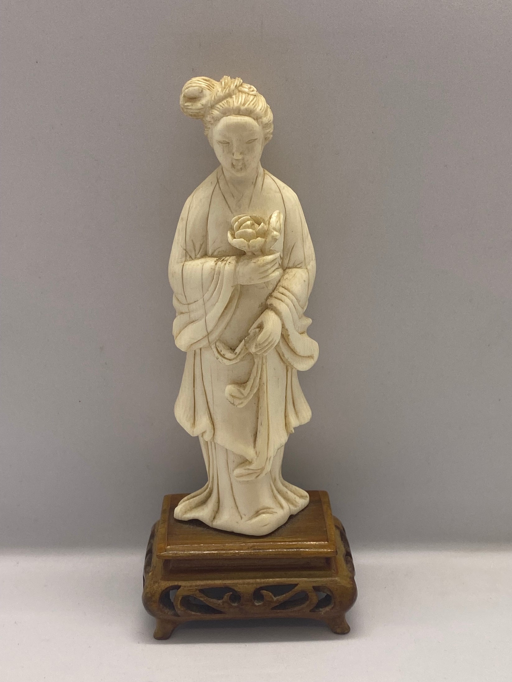 Antique Chinese Ivory Figurine of a Courtly Beauty | Cache Antiques ...